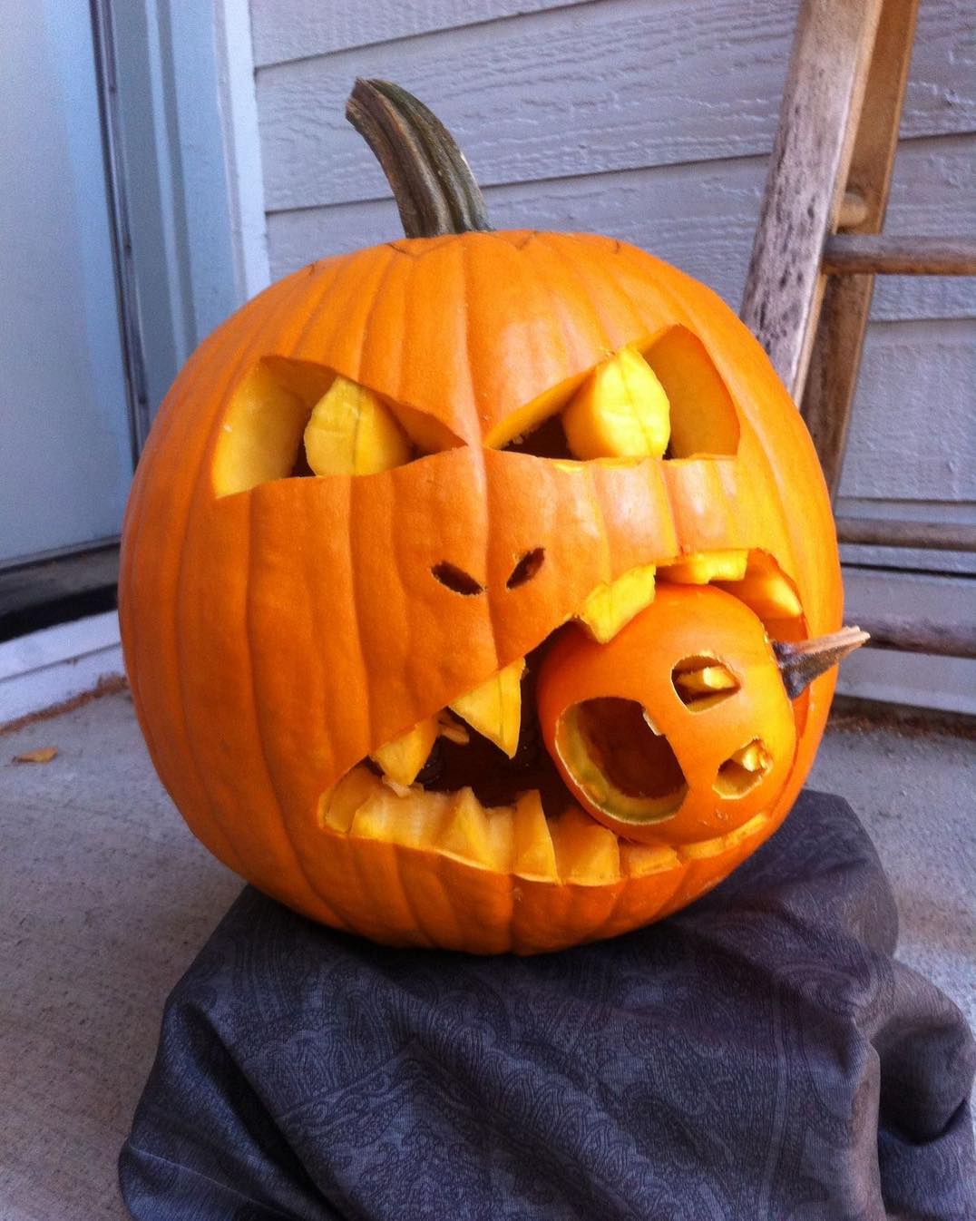 22 Creative Pumpkin Carving Designs